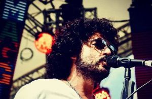 Francesco Renga ritrova un suo vecchio amico: di nuovo insieme - VIDEO