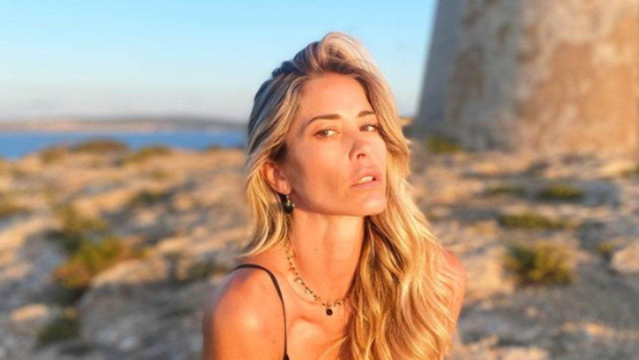 Elena Santarelli E Il Davanzale Strabordante Si Esce Fuori Di Testa
