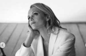 Justine Mattera scivola nell'acqua e il web viene giù:" Fa bene alla ...